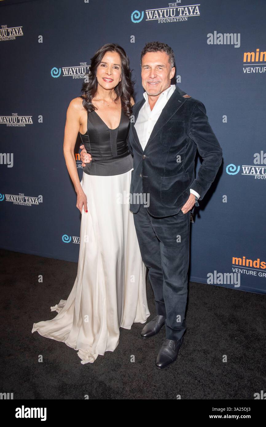 NEW YORK, NEW YORK - MARCH 11: (L-R) Patricia Velásquez and Andre ...