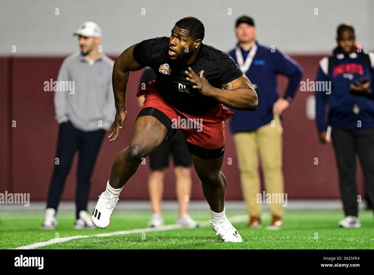 Oklahoma defensive lineman Da'Jon Terry (95) runs a drill during ...