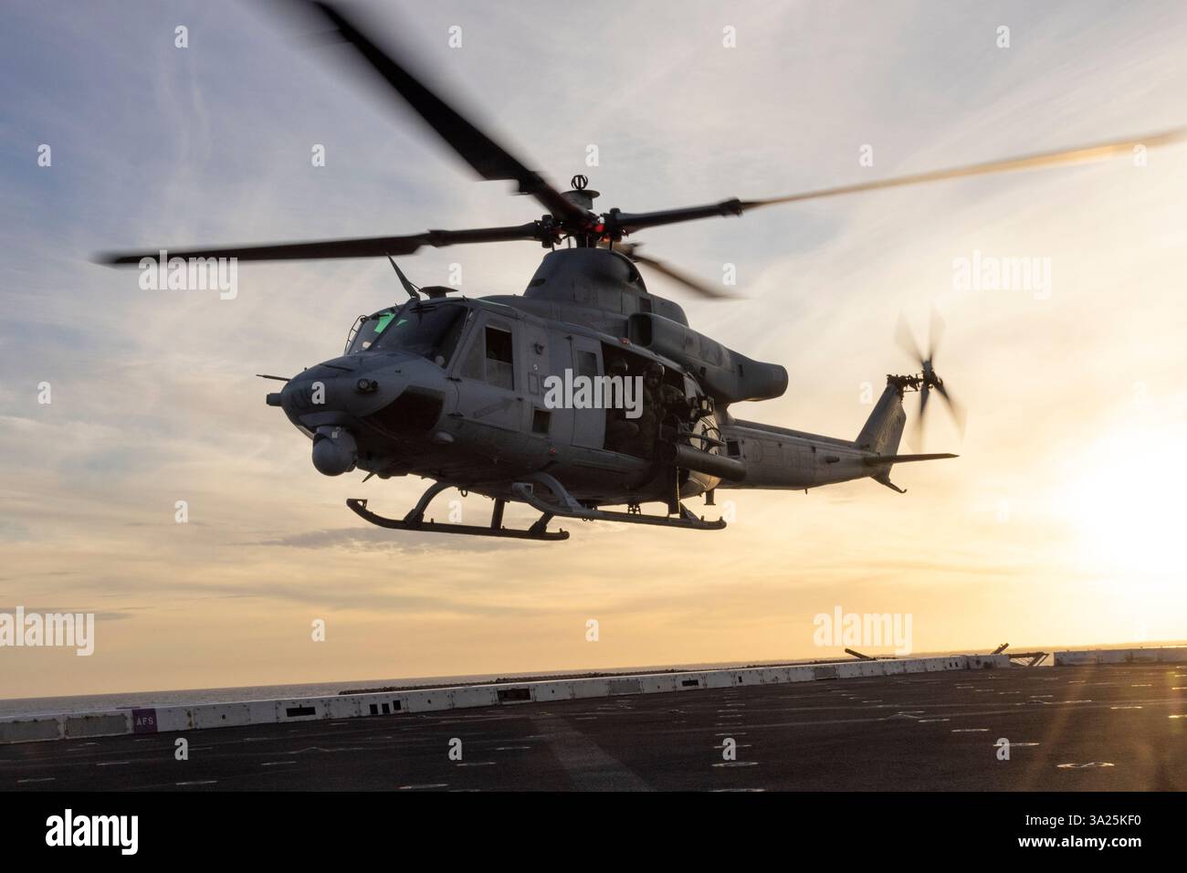 A U.S. Marine Corps UH-1Y Venom with Marine Light Attack Helicopter ...