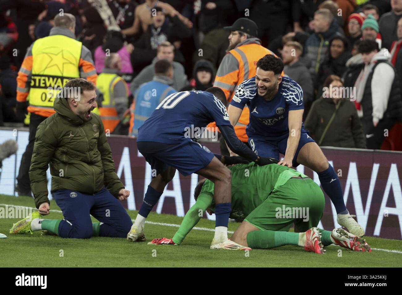 Tenas donnarumma hi-res stock photography and images - Alamy