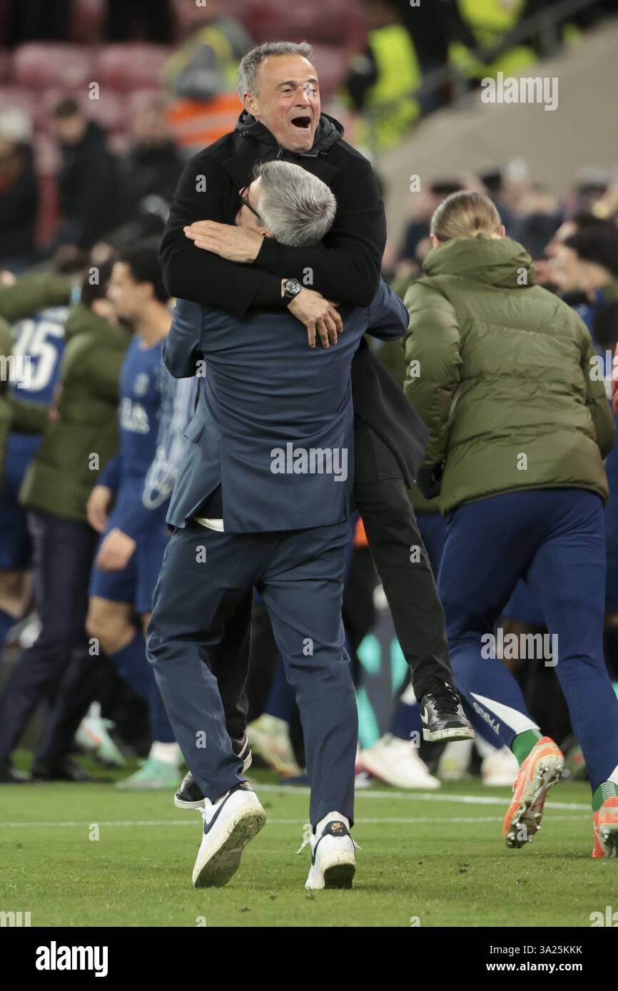 PSG coach Luis Enrique celebrates the victory following the penalty ...