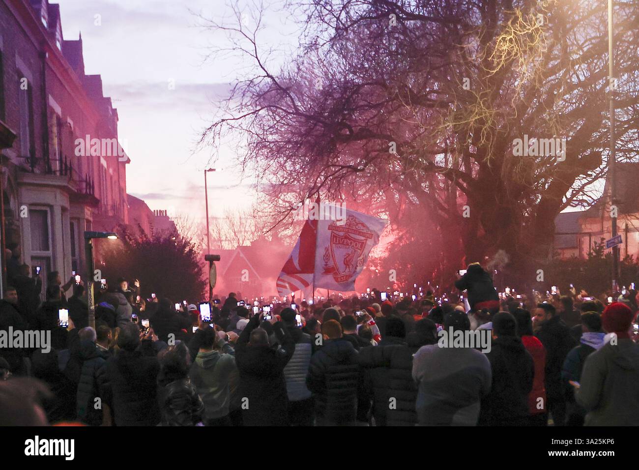 Fans paris saint germain bus hi-res stock photography and images - Alamy