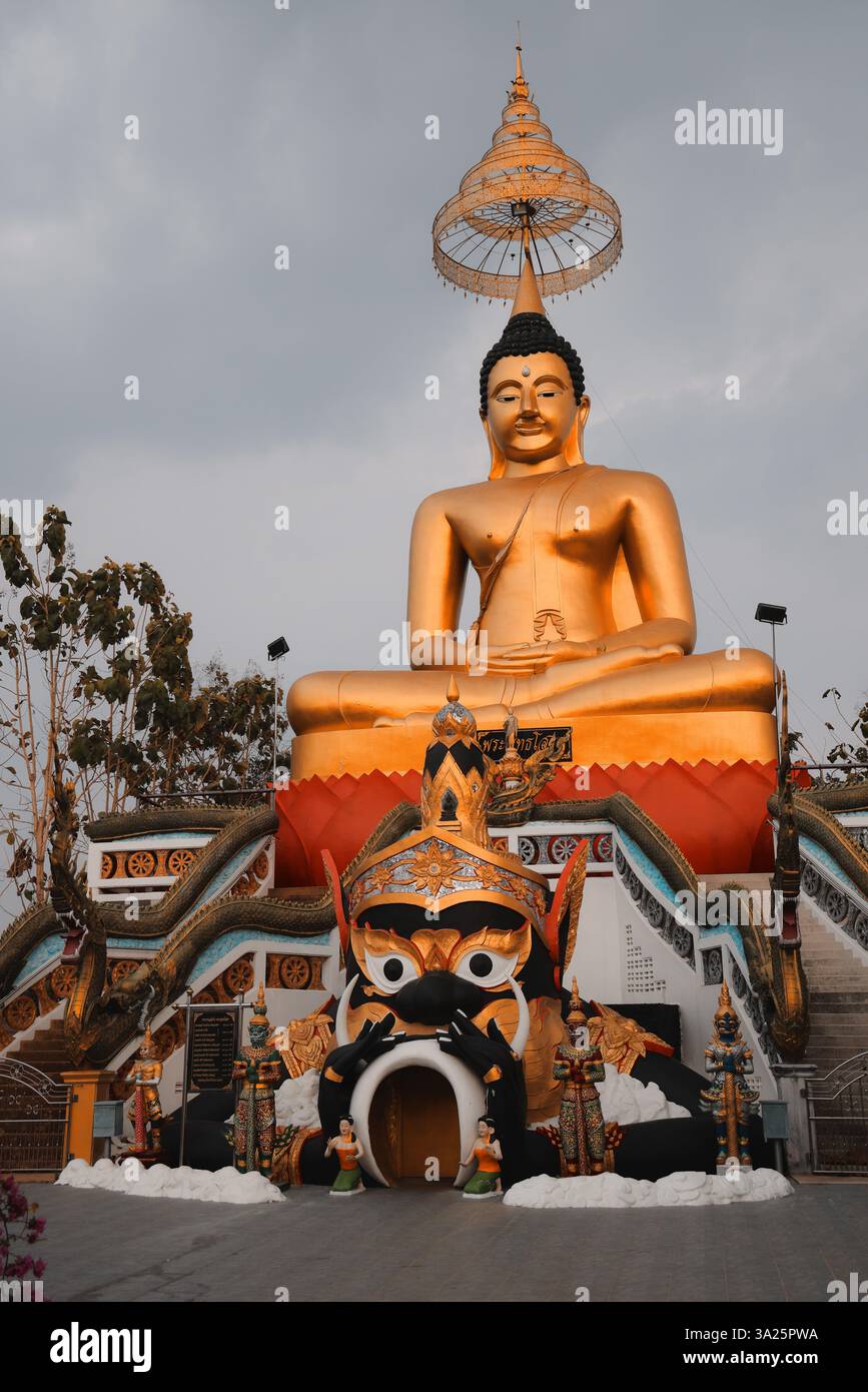 Discover the breathtaking beauty of the Majestic Golden Buddha Statue ...