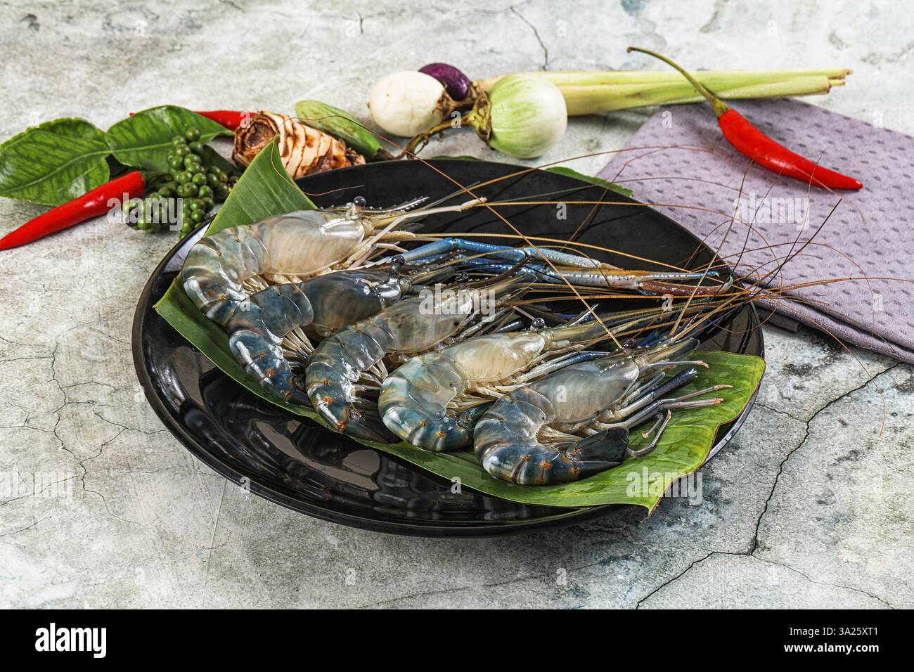 Raw blue river prawn in the plate for cooking Stock Photo - Alamy