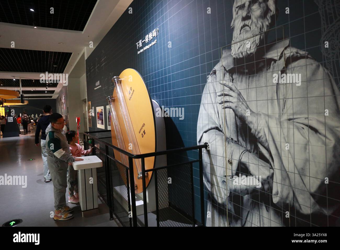 Children visit Shenyang Science Centrum in Shenyang City, northeast ...