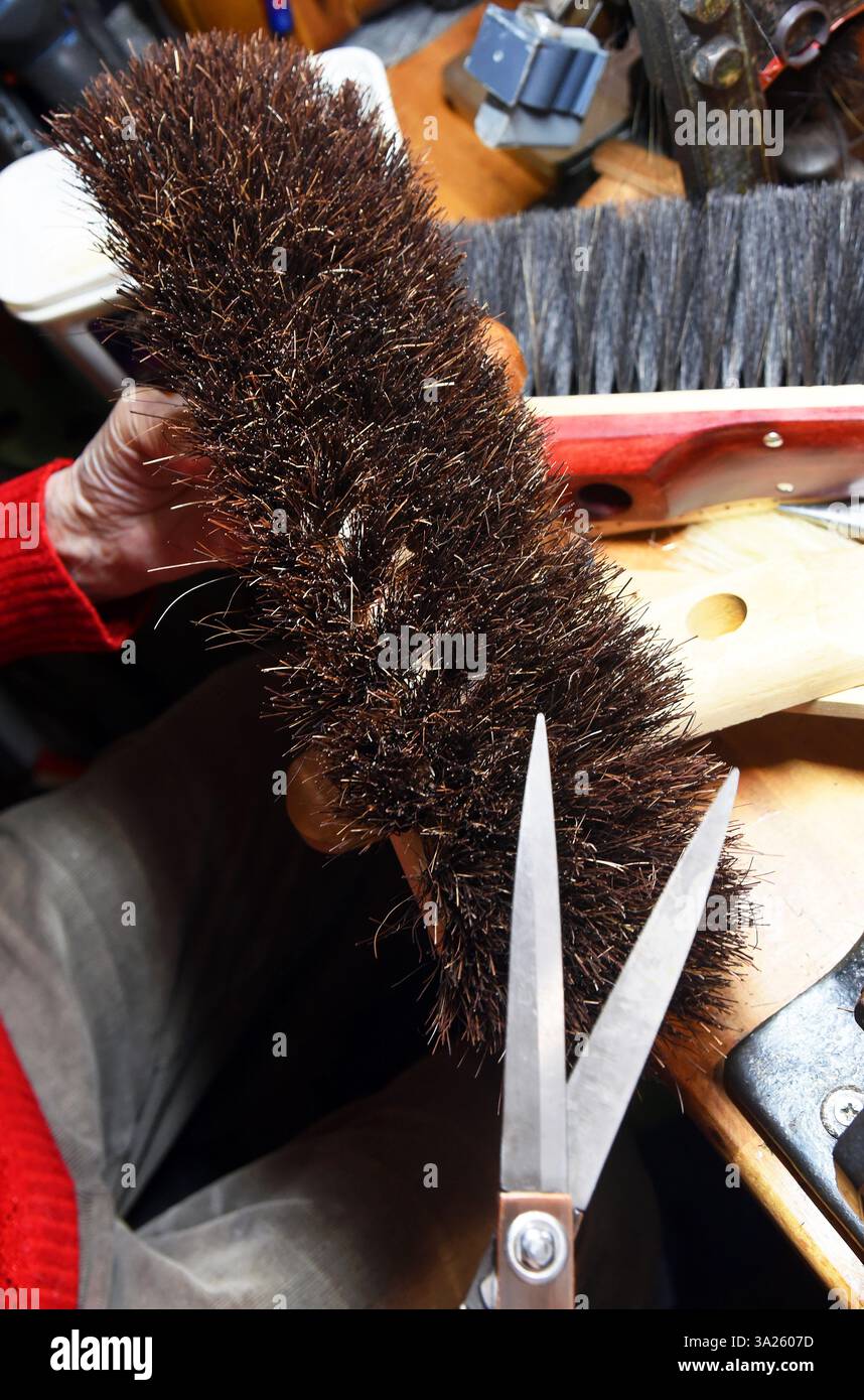 PRODUCTION - 05 March 2025, Saxony-Anhalt, Naumburg: In her small brush ...