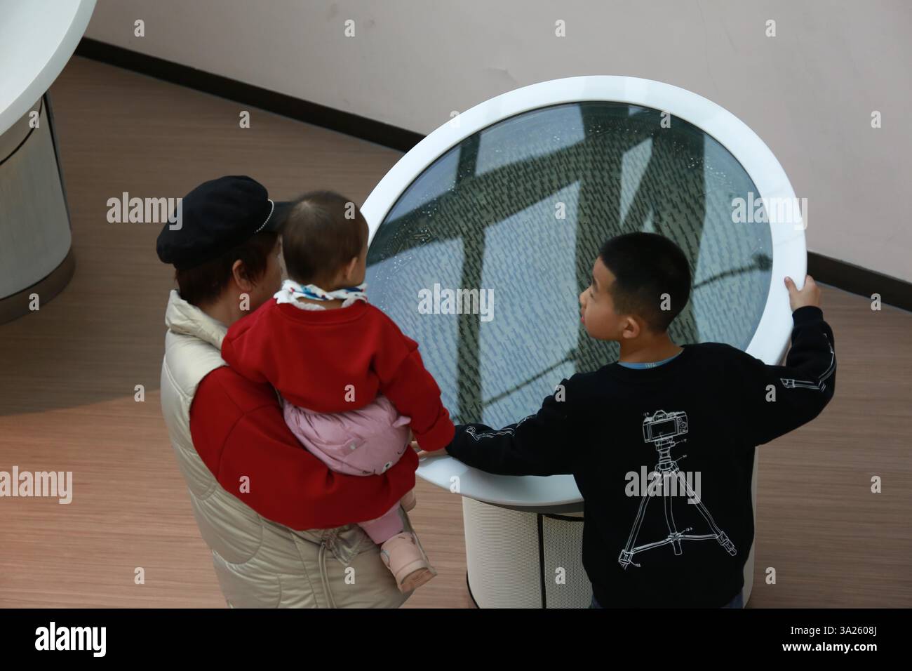 Children visit Shenyang Science Centrum in Shenyang City, northeast ...