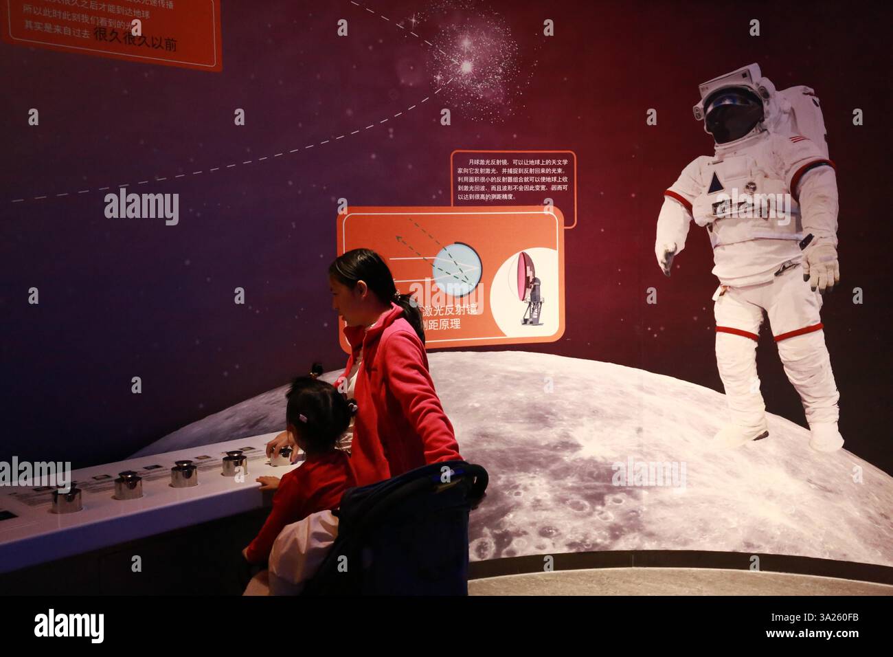 Children visit Shenyang Science Centrum in Shenyang City, northeast ...