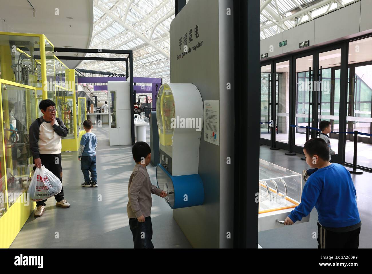 Children visit Shenyang Science Centrum in Shenyang City, northeast ...