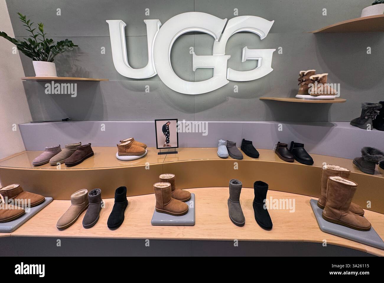 10.03.2025 xsvx, Wirtschaft, UGG Boots Schuhe Boots UGG Symbolfoto Logo ...