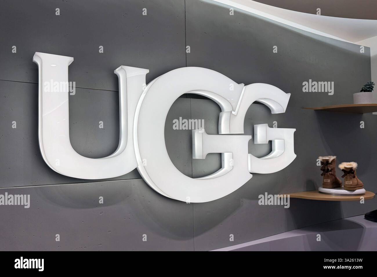 10.03.2025 xsvx, Wirtschaft, UGG Boots Schuhe Boots UGG Symbolfoto Logo ...
