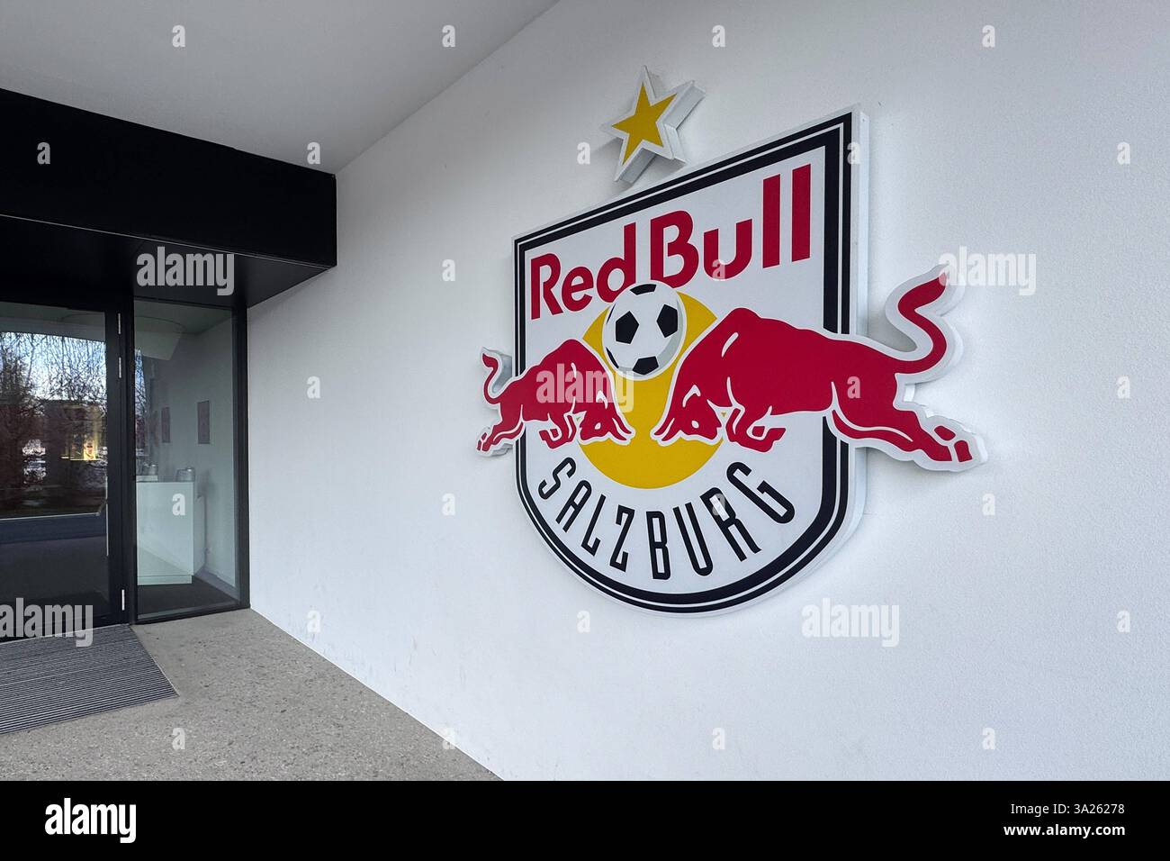 11.03.2025 xsvx, Wirtschaft, Red Bull Salzburg Logo Wappen Brand ...