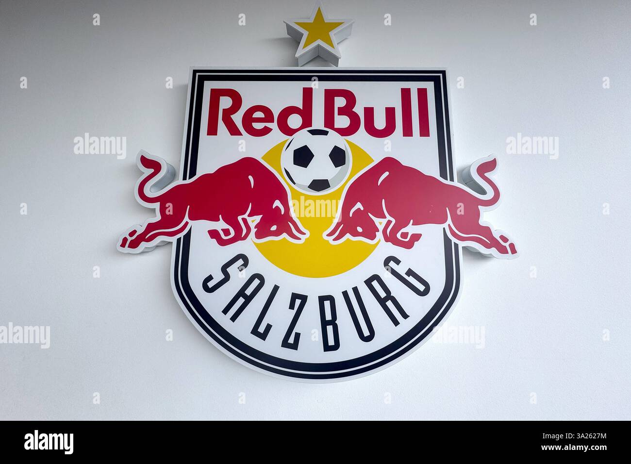 11.03.2025 xsvx, Wirtschaft, Red Bull Salzburg Logo Wappen Brand ...