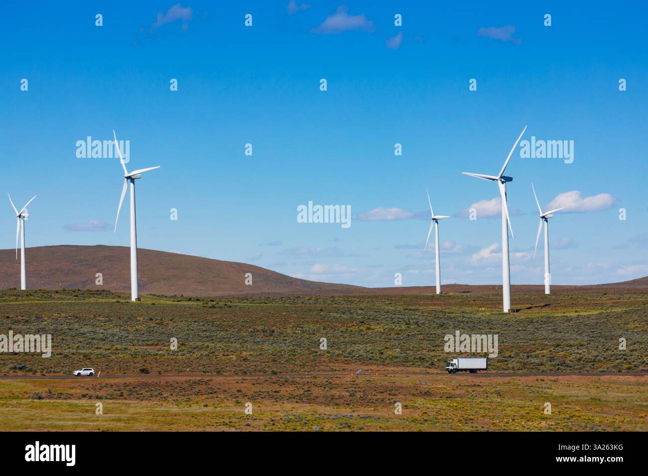 Wind turbines on the rolling hills of Kittikas county in Washington ...