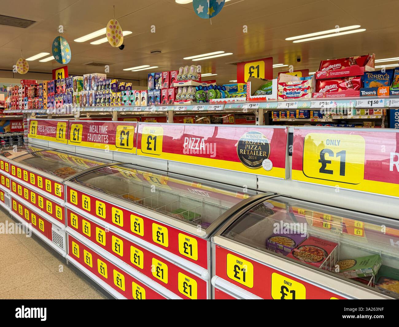 Iceland supermarket interior hi-res stock photography and images - Alamy