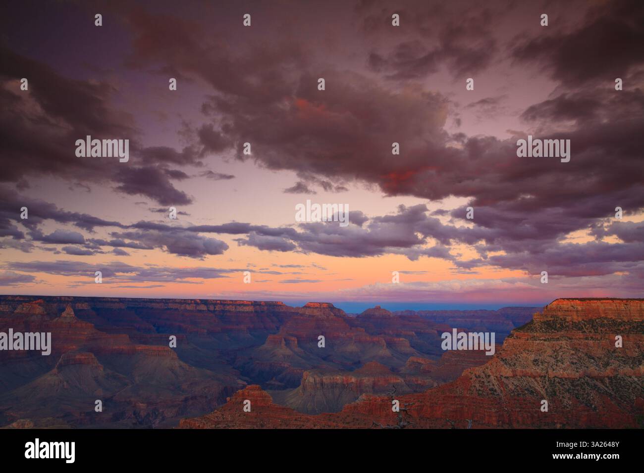 A stunning view of the Grand Canyon at sunset in Arizona in America ...