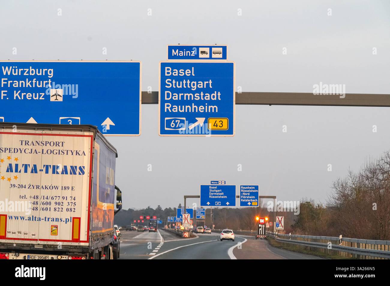 Deutschland, Europa, Autobahn A3, Verkehrsschild, Autobahnkreuz, Mainz ...