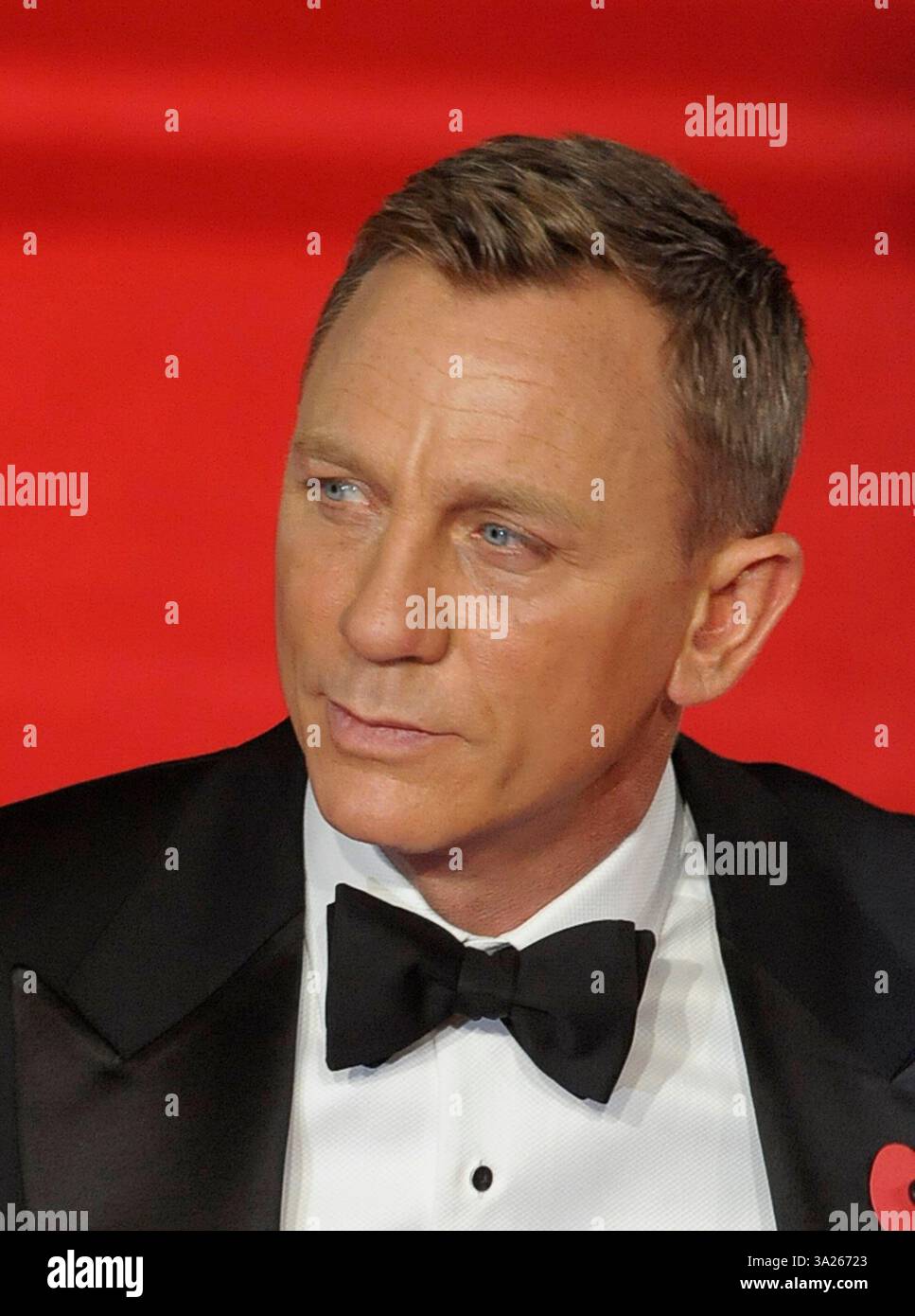 Daniel Craig attending the Royal Film Performance at the World Premiere ...