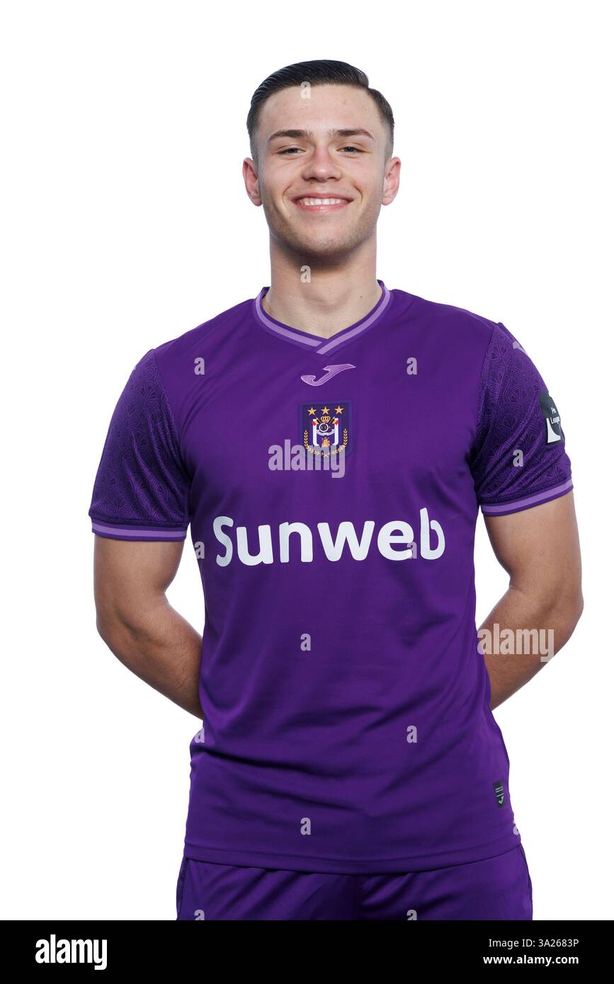 Anderlecht, Belgium. 26th Feb, 2025. Jan Carlo Simic of RSCA Anderlecht with sponsor Sunweb ...