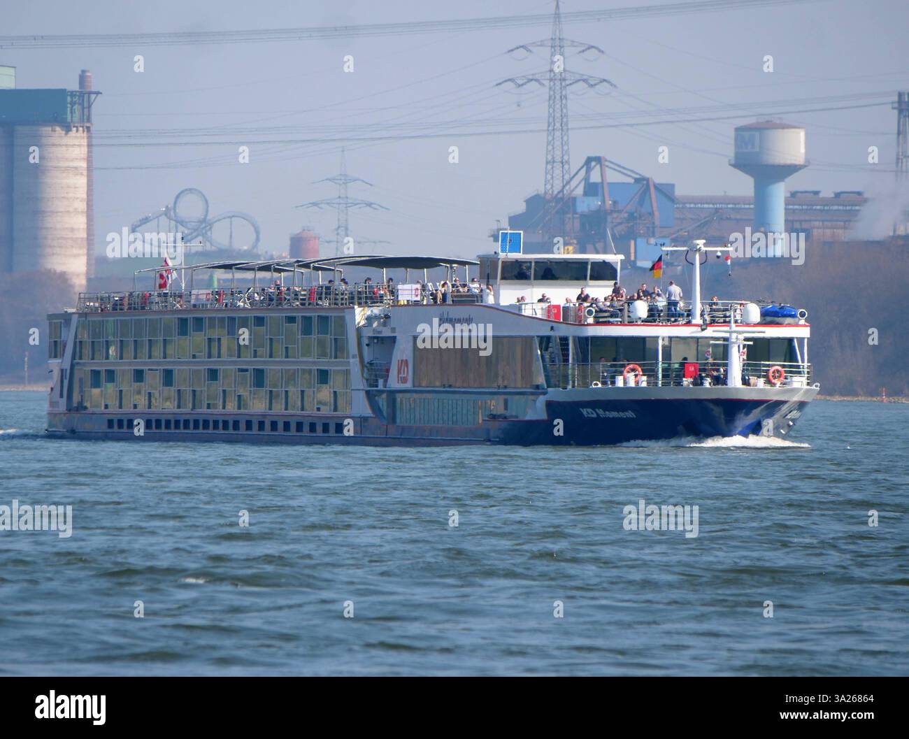 Beobachtungen bei Duisburg-Muendelheim auf Binnenschiffe auf dem Rhein ...