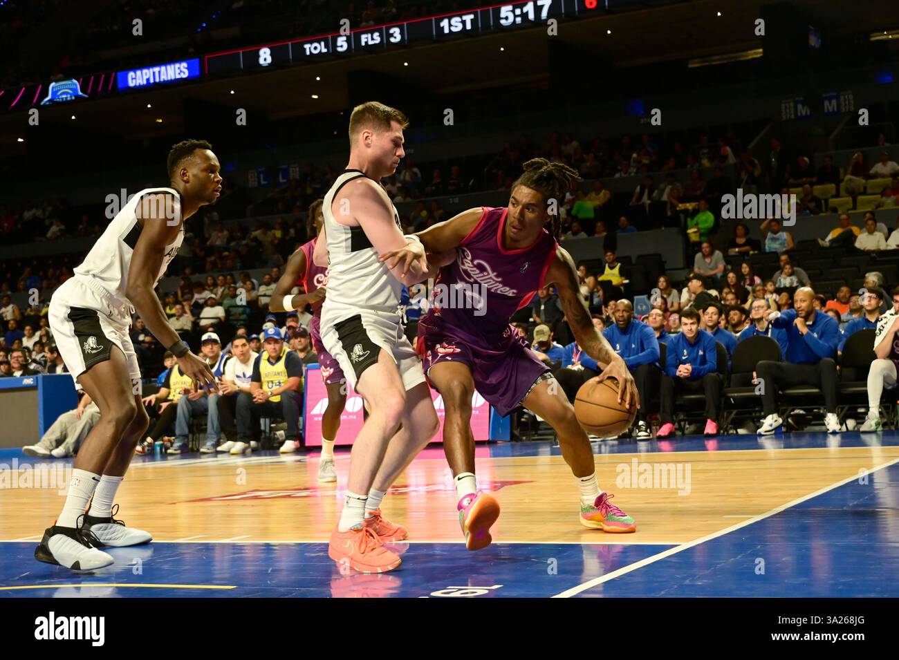 Kyle Rose #10 of Mexico City Capitanes drives to the basket against ...