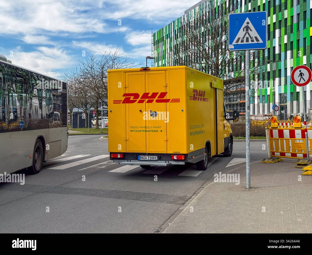 Deutschland, DHL, Elektrofahrzeug, Paketdienst, Stadtverkehr ...