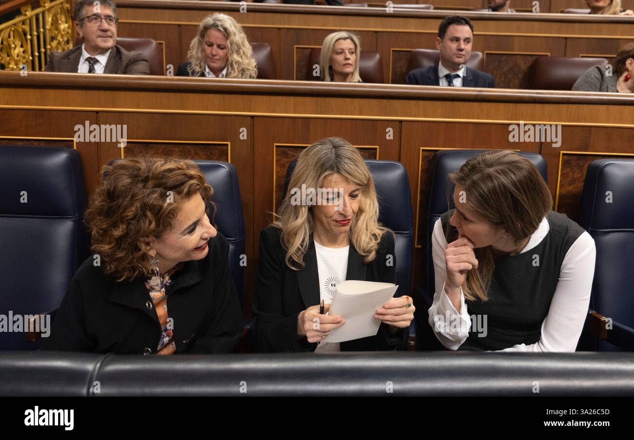 (L-R) First Vice-President and Minister of Finance, María Jesús Montero ...