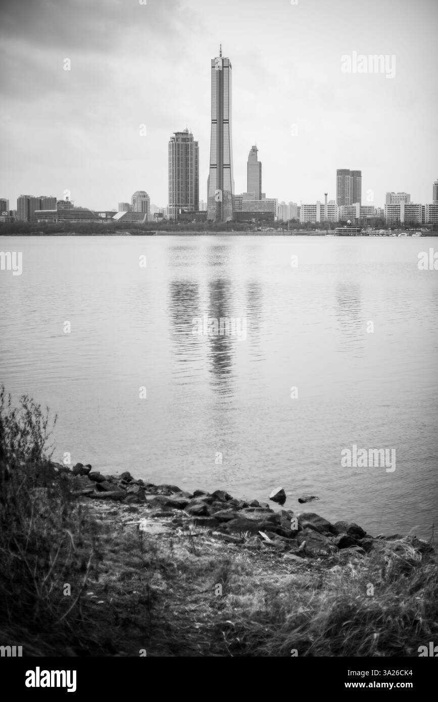 Han river Hangang and urban cityscape of Seoul, capital of South Korea ...