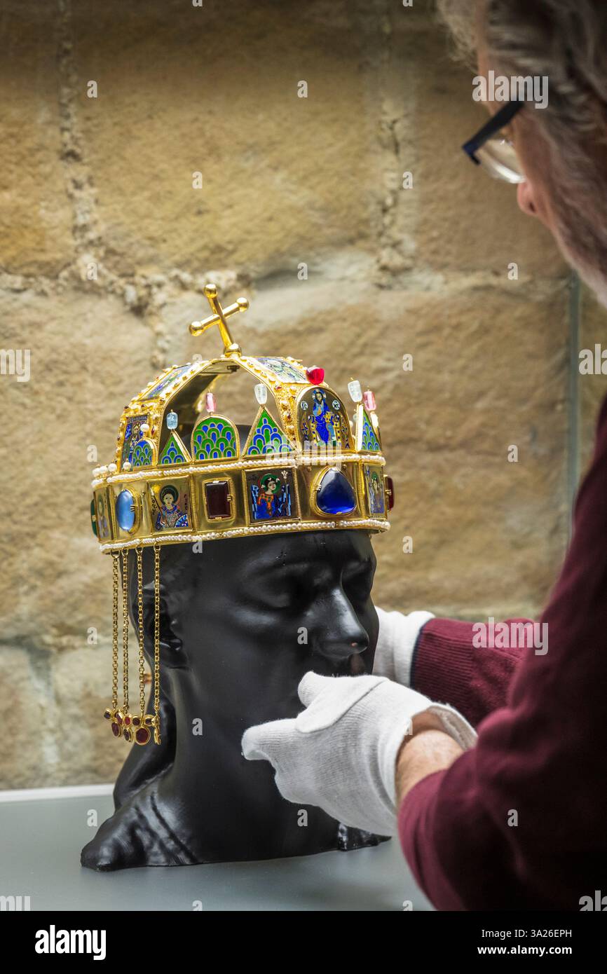 Installation of a copy of the Holy Crown of Hungary (Crown of Saint ...