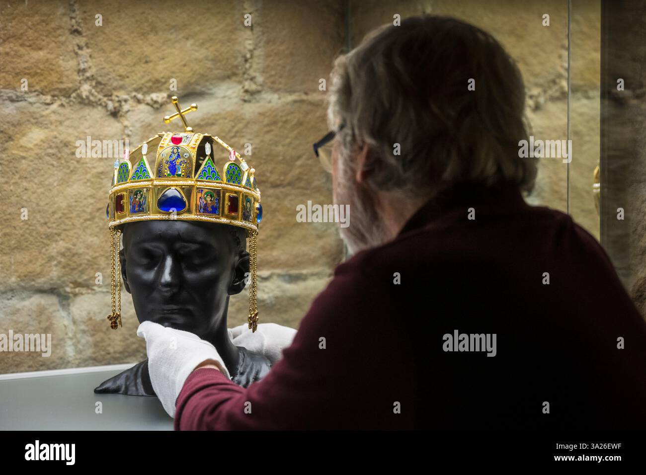 Installation of a copy of the Holy Crown of Hungary (Crown of Saint ...