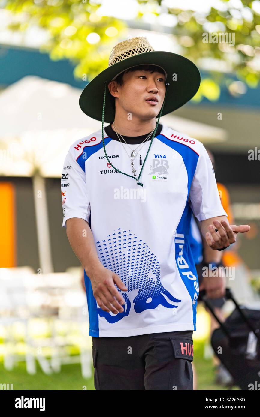 Bunnings hat hi-res stock photography and images - Alamy