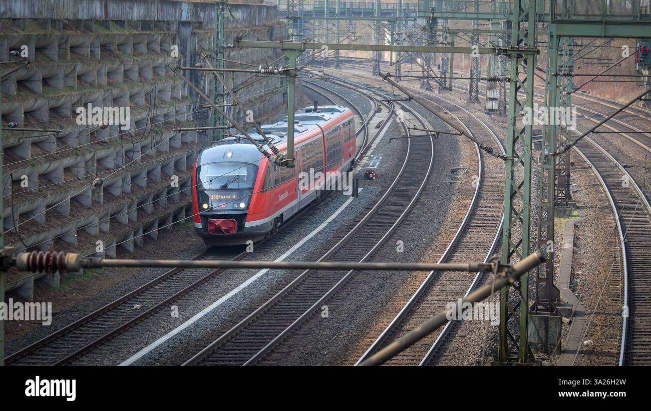 Eisenbahnverkehr in Kassel. Regionalbahn Zug RB39 der Deutschen Bahn ...