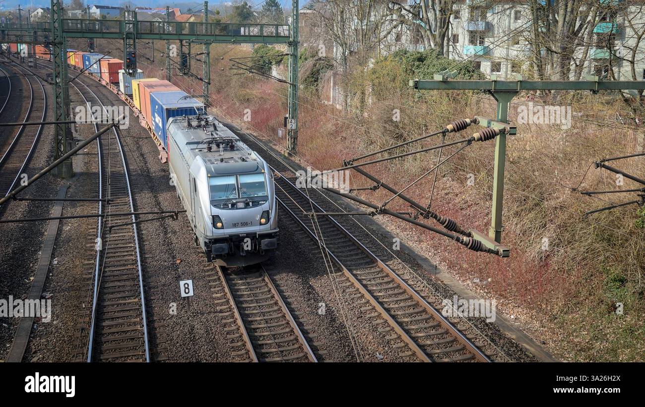 Eisenbahnverkehr in Kassel. Güterzug. DEU, Deutschland, Hessen, Kassel ...