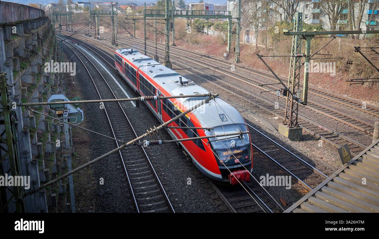 Eisenbahnverkehr in Kassel. Regionalbahn Zug RB39 der Deutschen Bahn ...