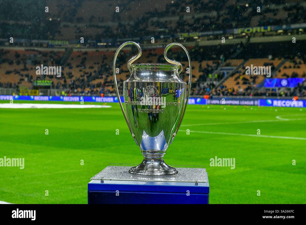 Uefa champions league 2025 trophy hi-res stock photography and images ...