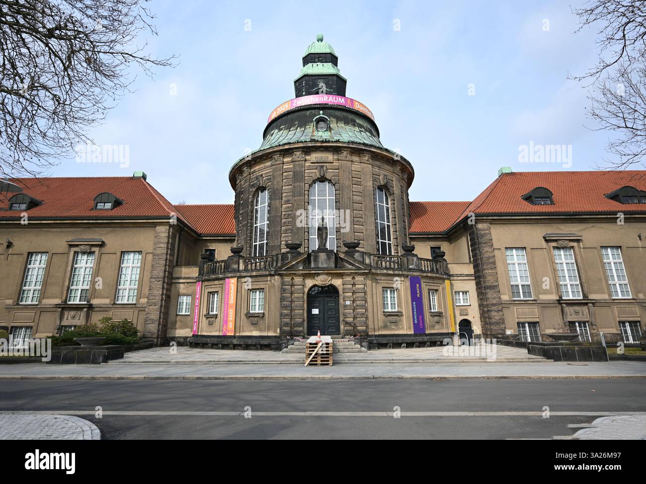 Zwickau, Germany. 11th Mar, 2025. Exterior view of the Zwickau art ...