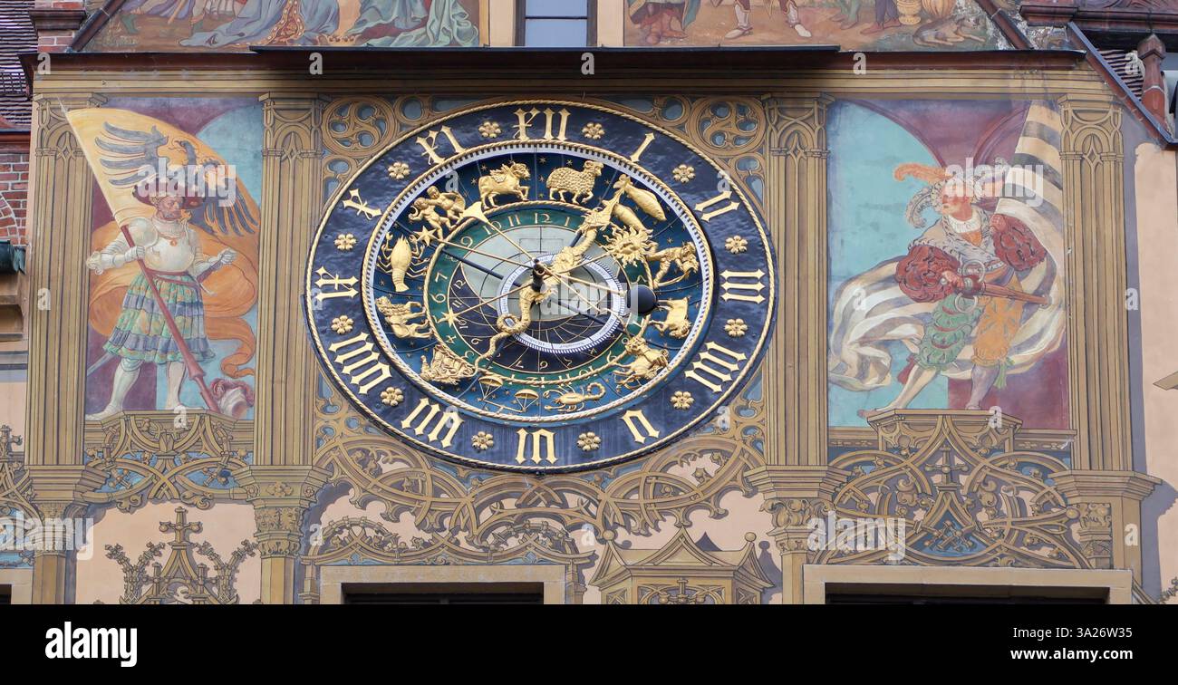 Das Ulmer Rathaus zählt nicht zuletzt wegen der Fassaden-Wandmalereien ...