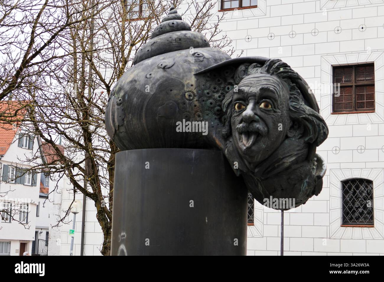 Albert Einstein Brunnen vor dem Amtsgericht in Ulm 23.02.25 *** Albert ...