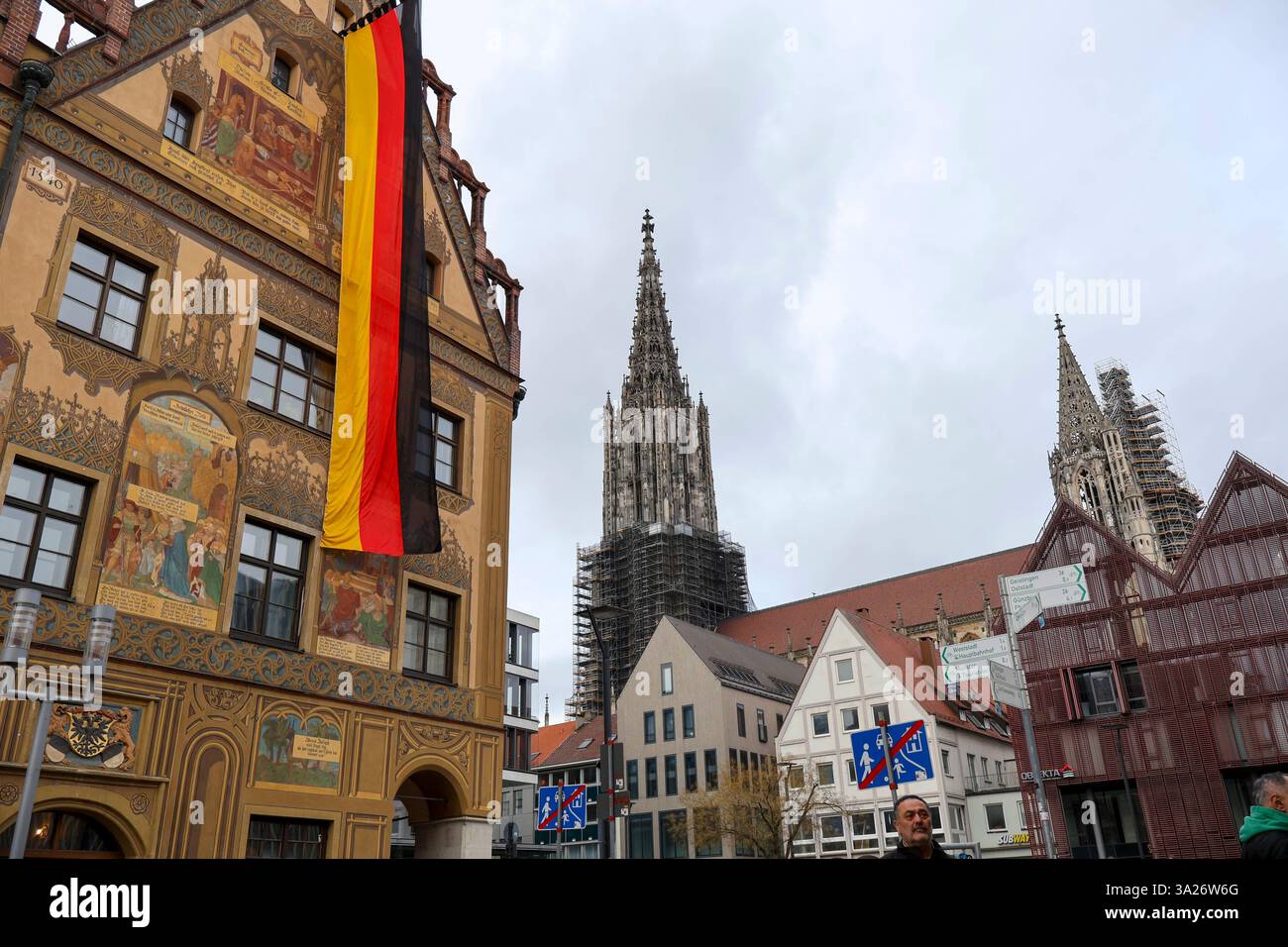 Das Ulmer Rathaus zählt nicht zuletzt wegen der Fassaden-Wandmalereien ...