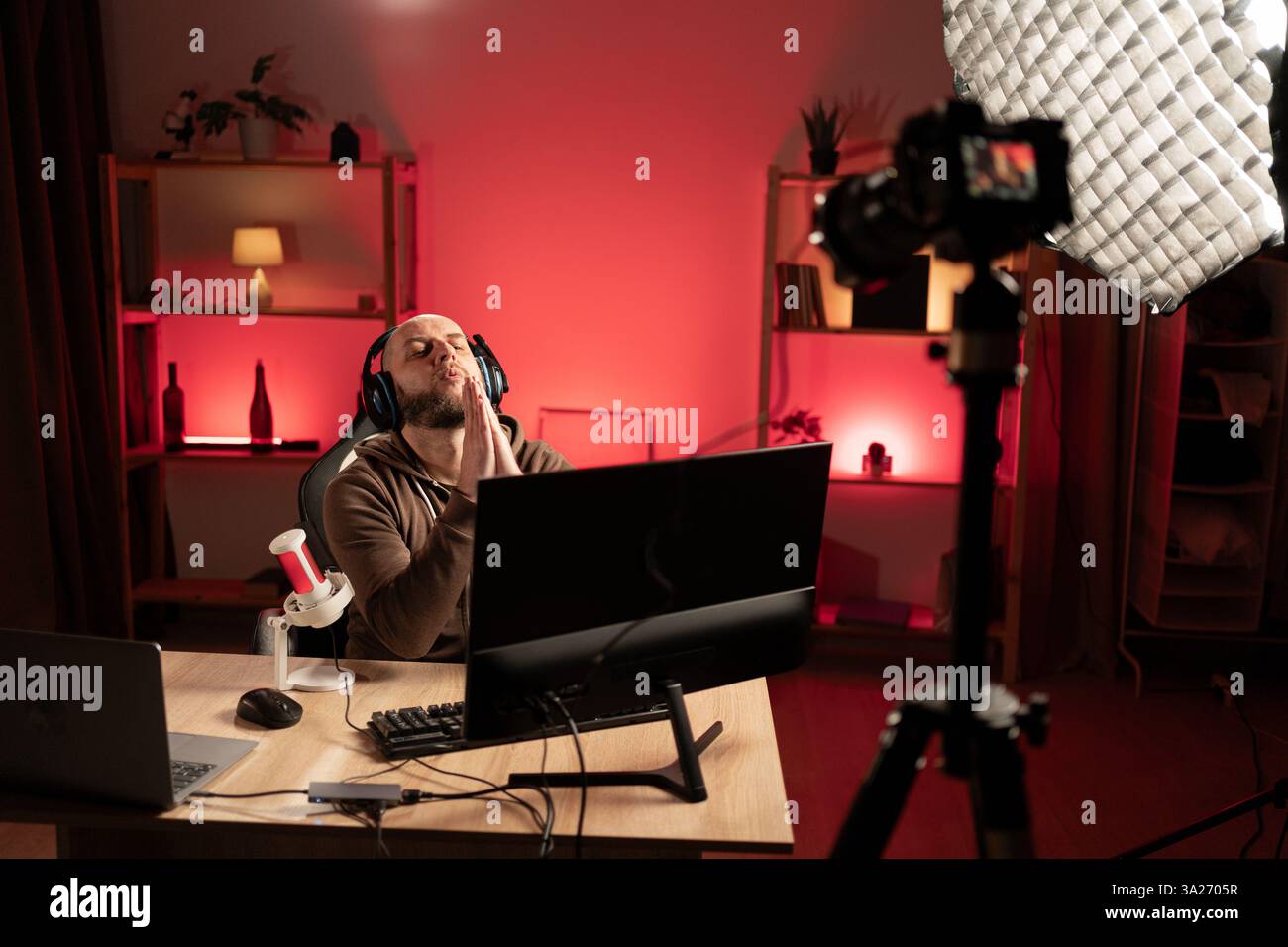 Gamer streamer playing online game on PC in dark room. Live streaming ...