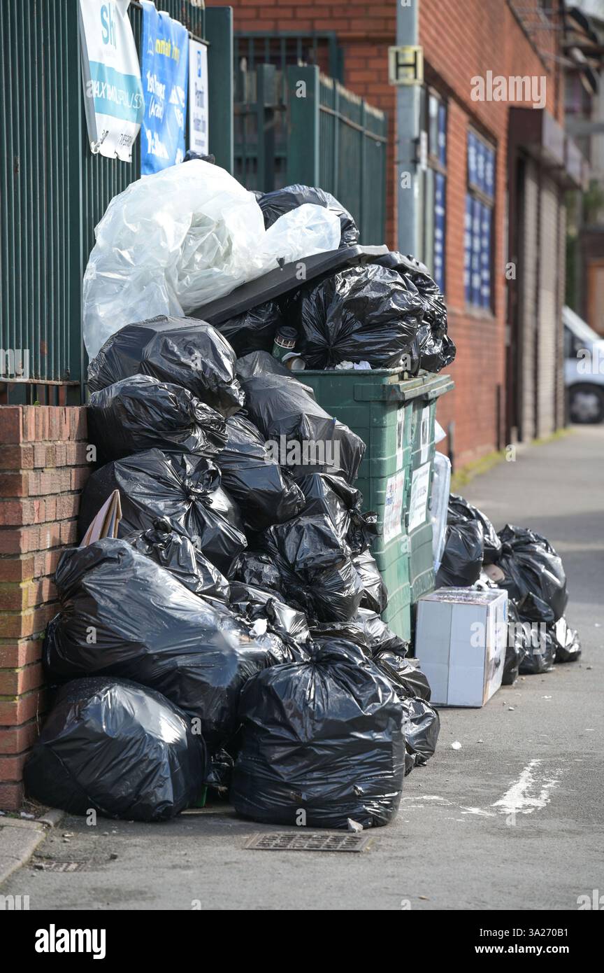 Birmingham council refuse collection hi-res stock photography and ...