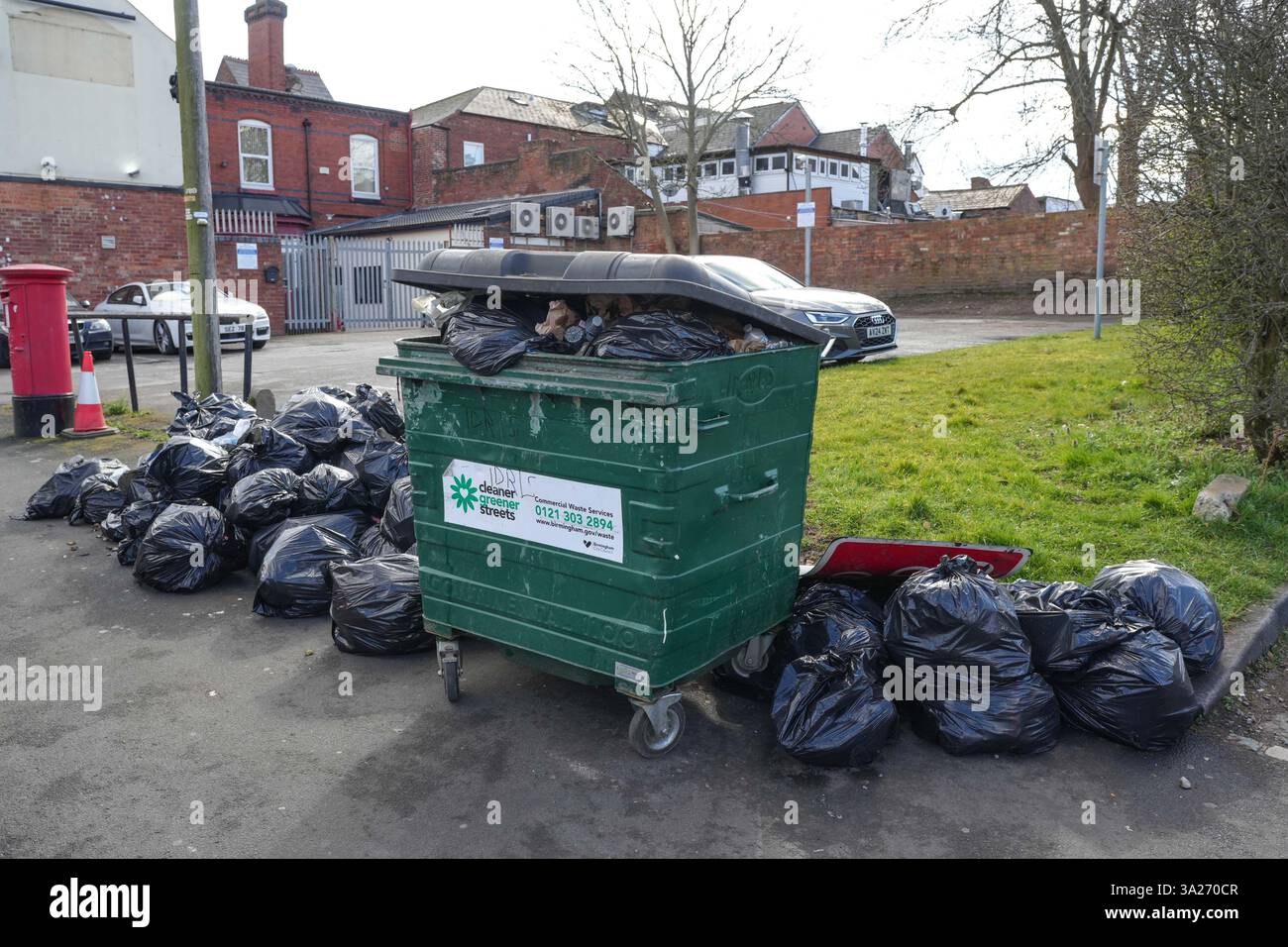 Birmingham council refuse collection hi-res stock photography and ...