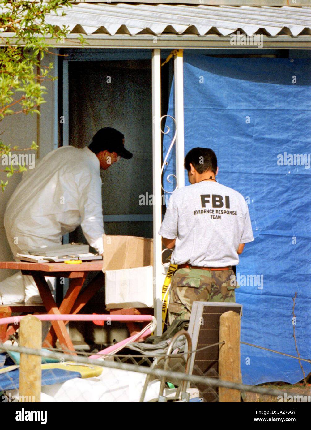 Mar 30, 1999; Elephant Butte, NM, USA; FBI agents remove evidence from ...