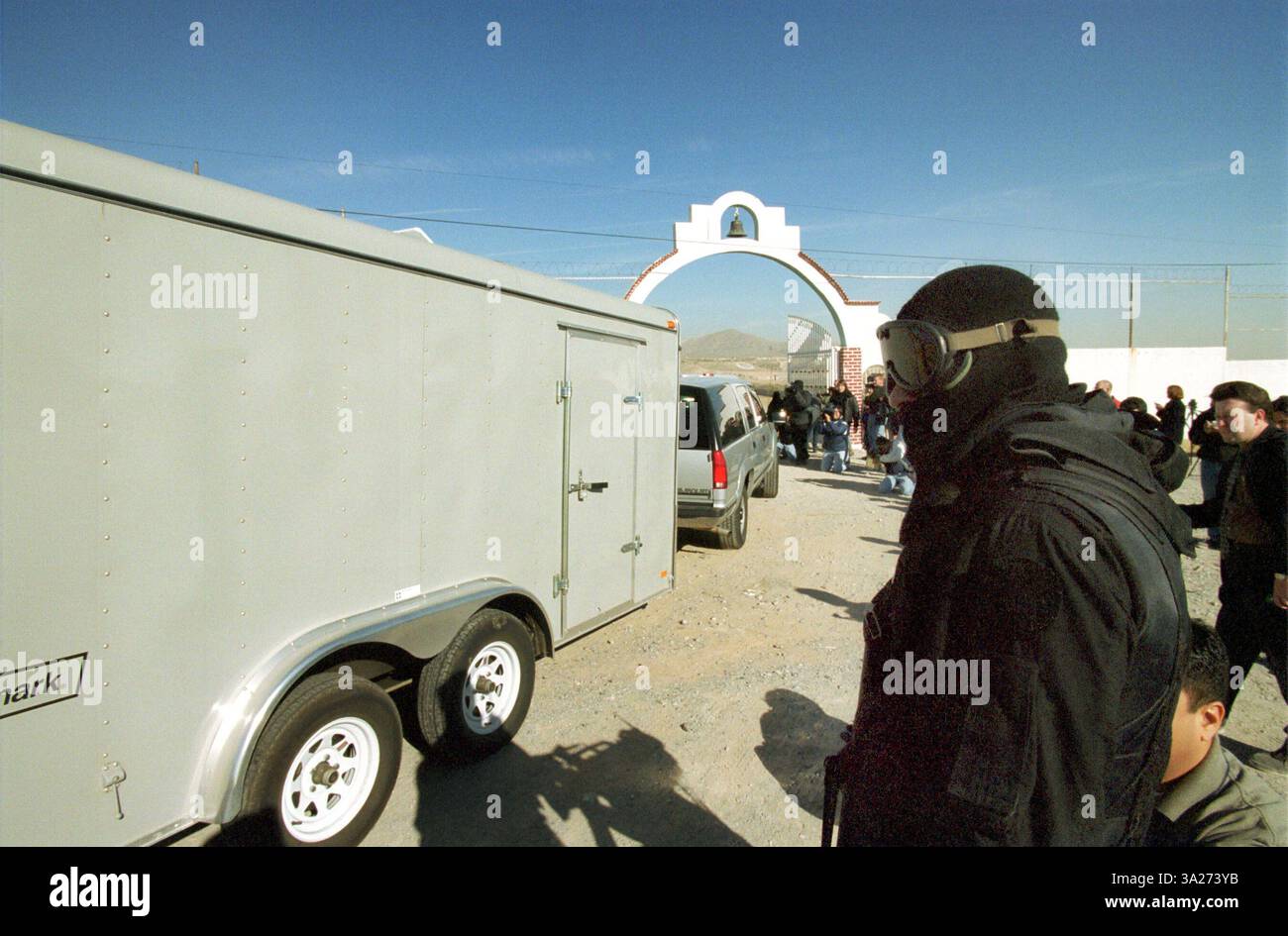 Nov 30, 1999; JUAREZ, CHIHUAHUA, MEXICO; Mexican federal police escort ...