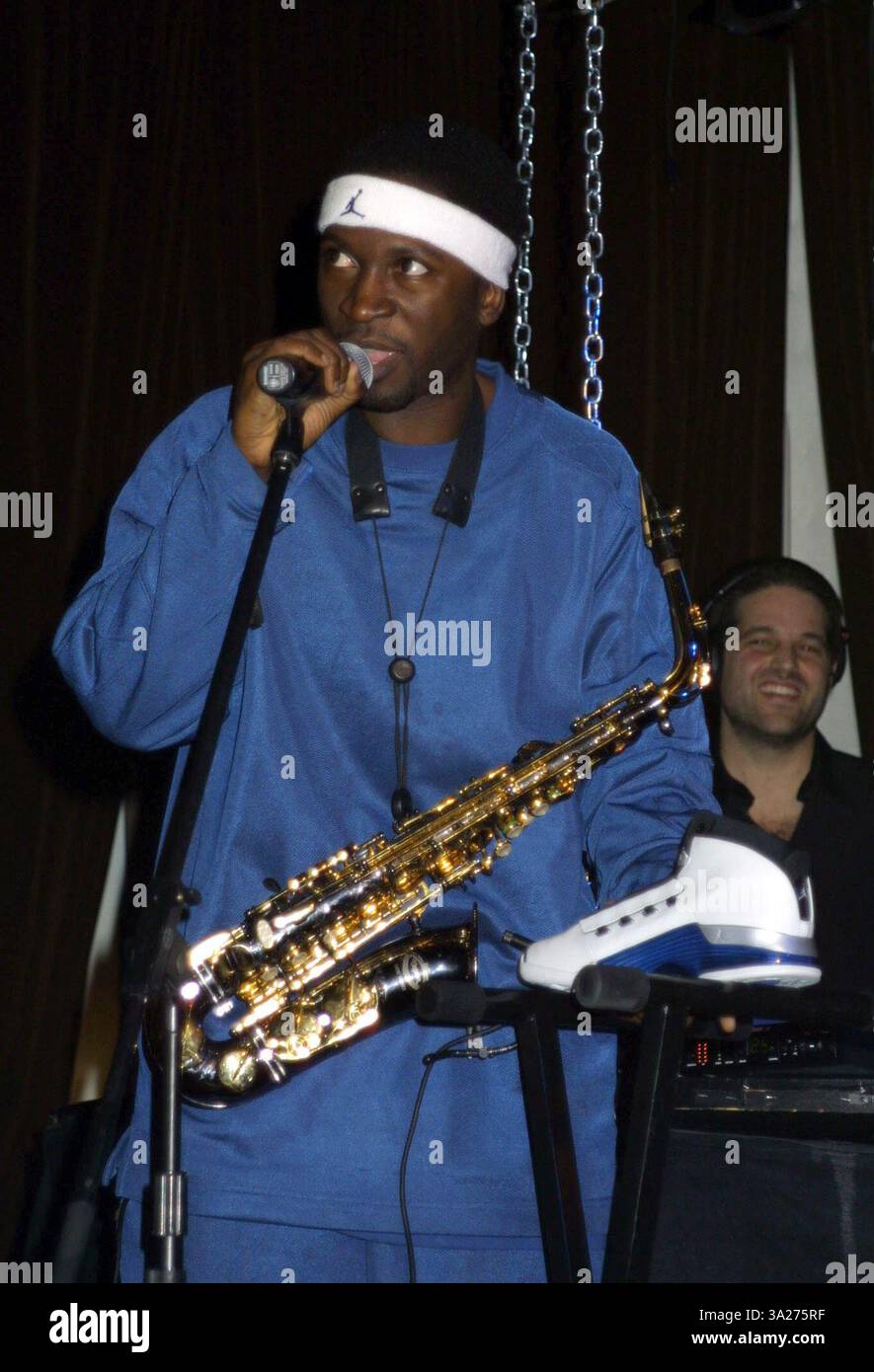 Jan 24, 2002; Hollywood, CA, USA; Saxophonist MIKE PHILLIPS shows off ...