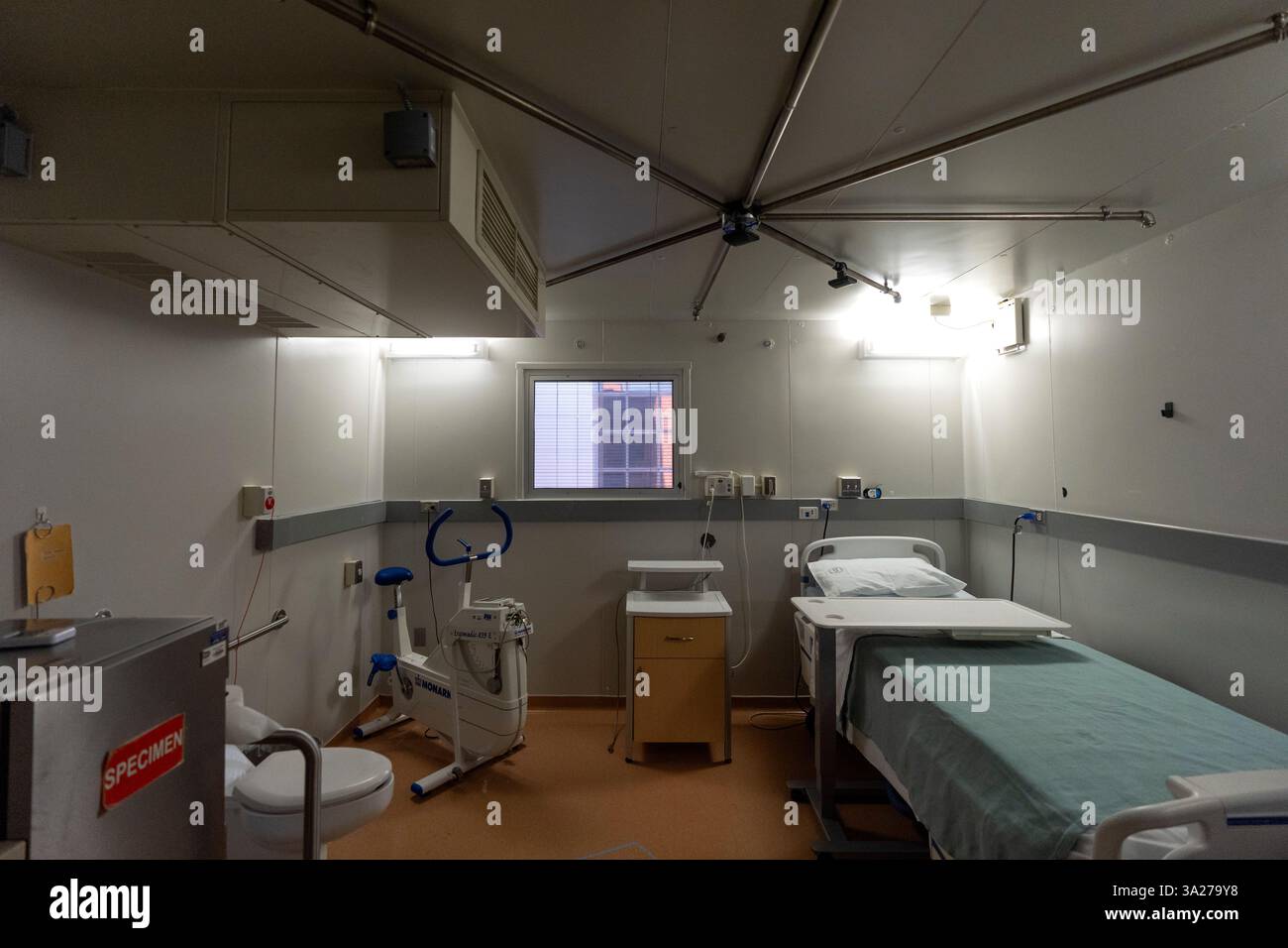 A metabolic chamber outfitted with sensors to measure how a subject ...