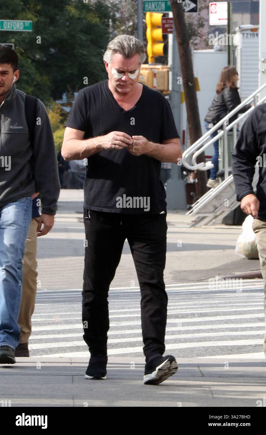 Actor Ray Liotta looks battered and bruised on the Brooklyn set of the ...