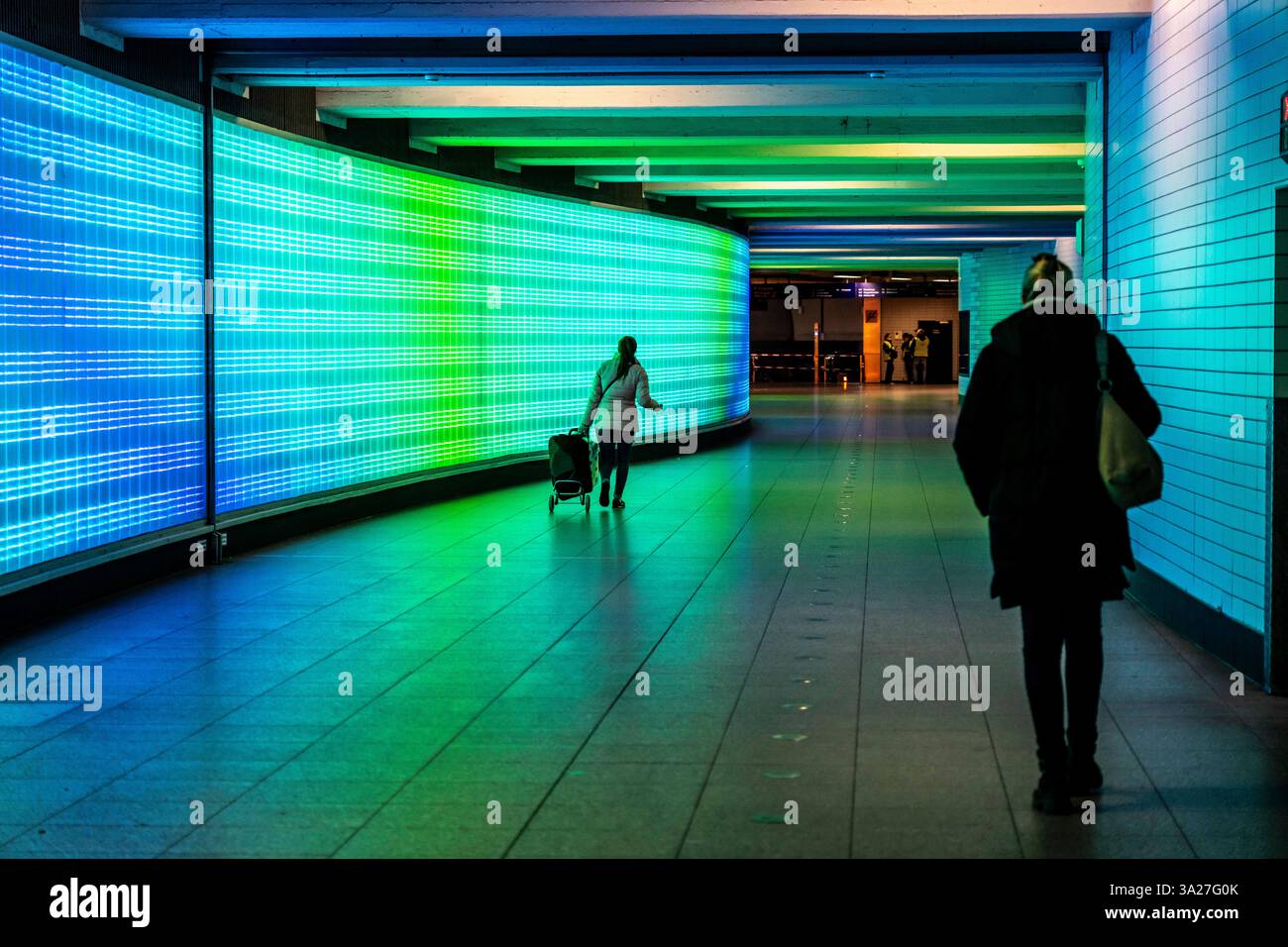 Passage unter dem Essener Hauptbahnhof, verbindet Eingänge zur Stadt ...