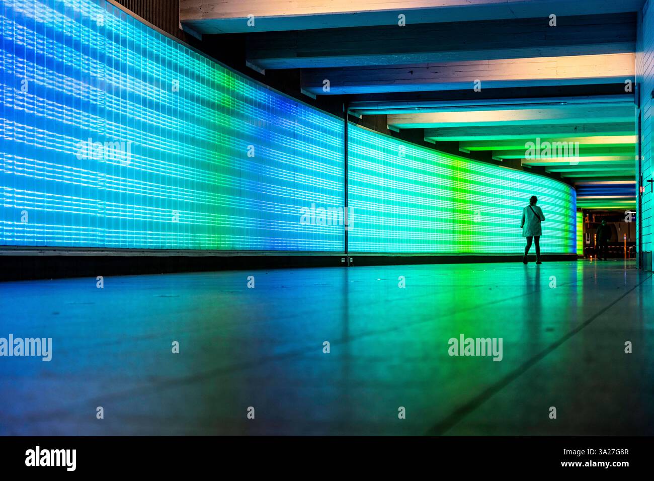 Passage unter dem Essener Hauptbahnhof, verbindet Eingänge zur Stadt ...