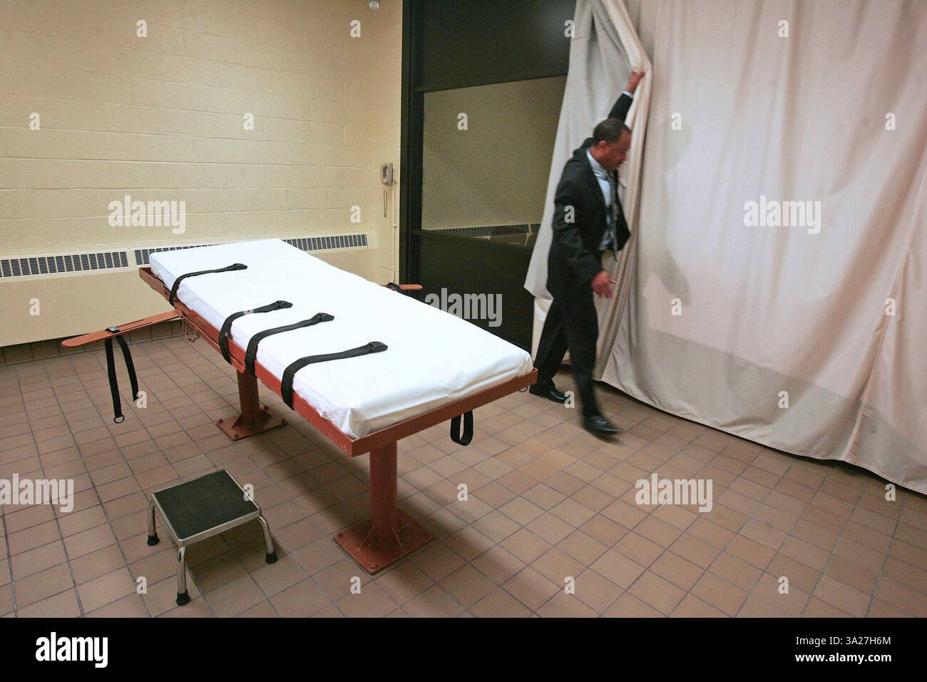 FILE – In this Nov. 2005 file photo, Larry Greene, public information ...